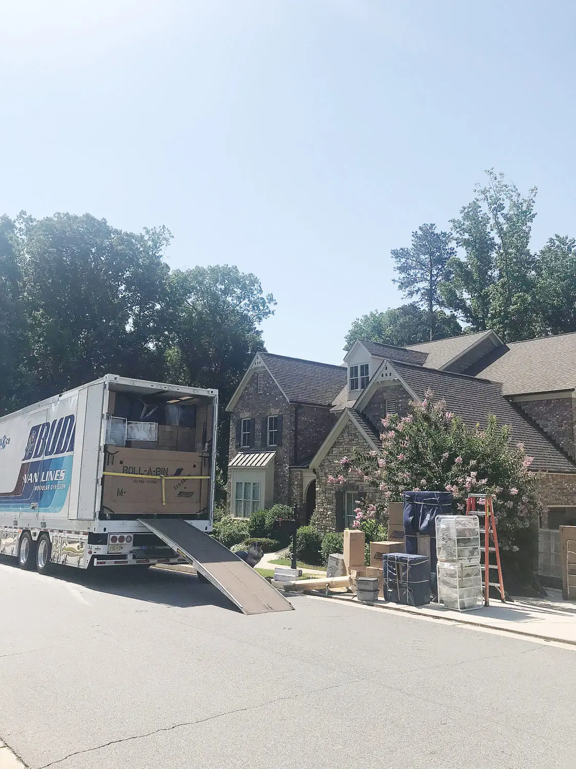 moving truck packing house - Darling Darleen | A Lifestyle Design Blog