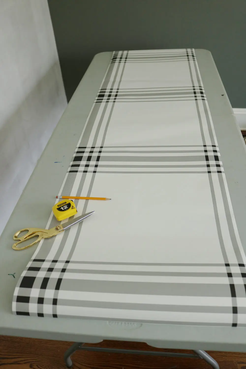 how-to-hang-wallpaper-measuring-paper - Darling Darleen | A Lifestyle ...