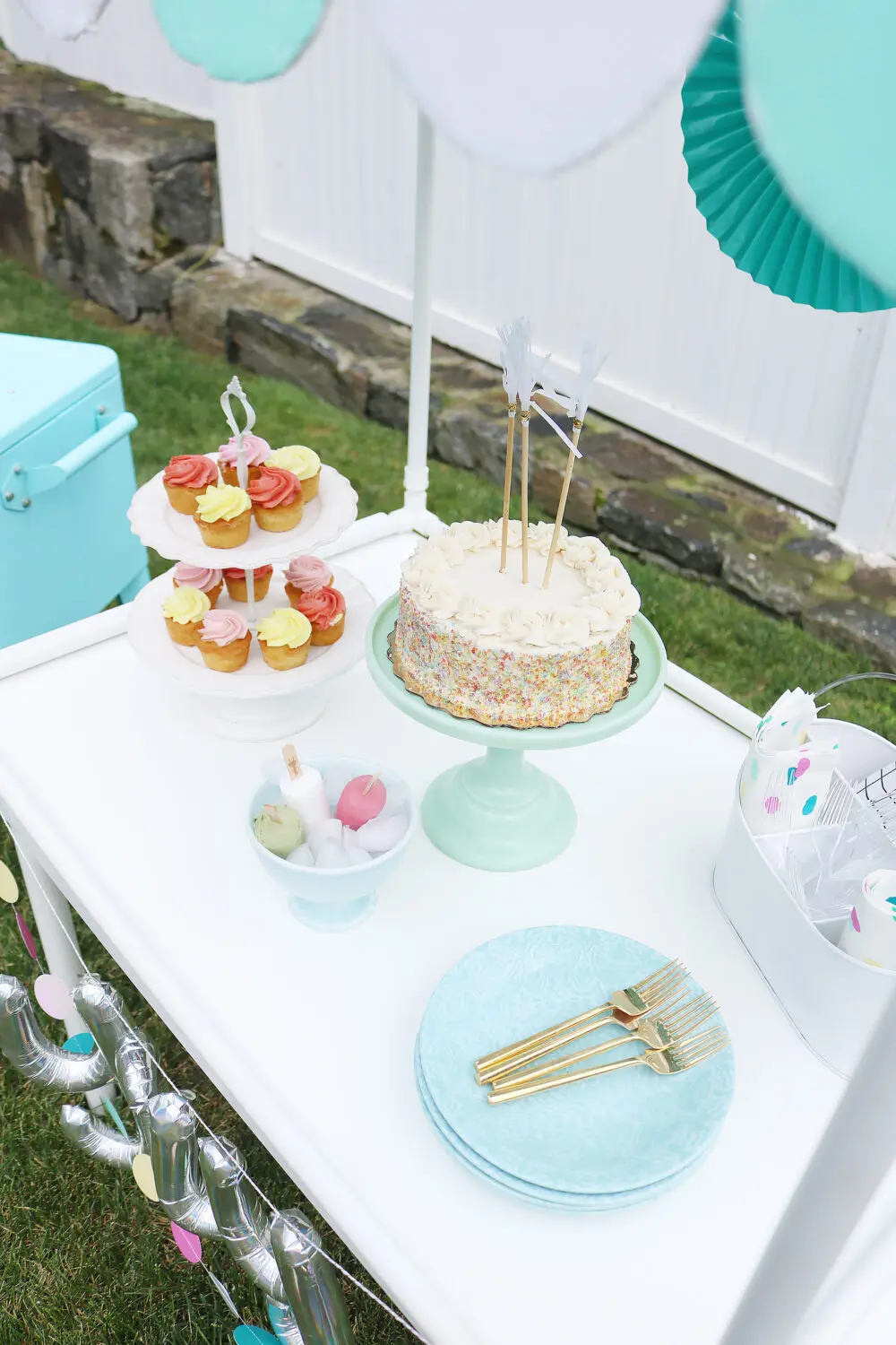 table-top-party-canopy-cake-and-cupcakes - Darling Darleen | A ...