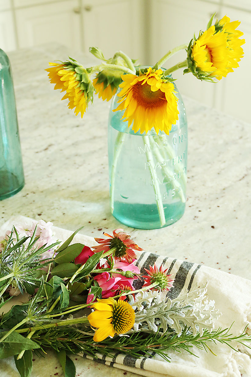 5 Minute DIY Flower Arrangement - Darling Darleen | A Lifestyle Design Blog