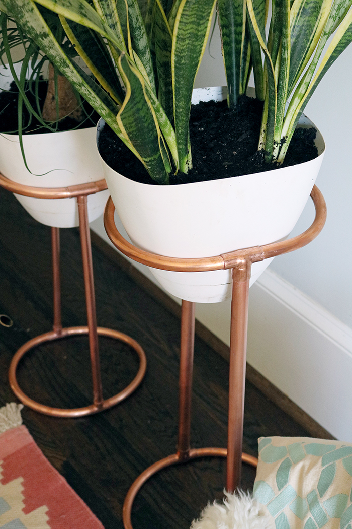 DIY Copper Round Plant Stand - Darling Darleen | A Lifestyle Design Blog