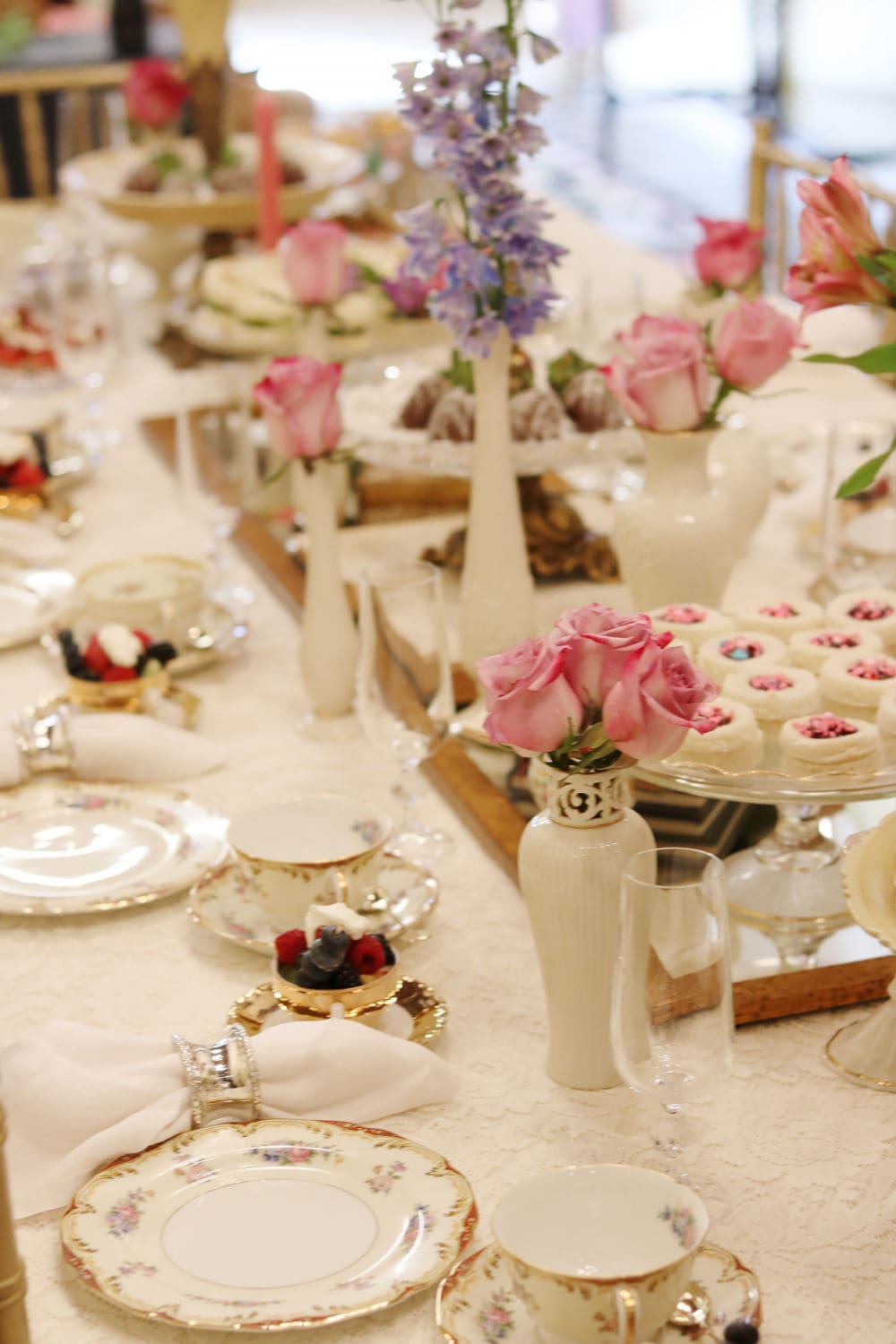 The Perfect Vintage Tea Party - Darling Darleen | A Lifestyle Design Blog