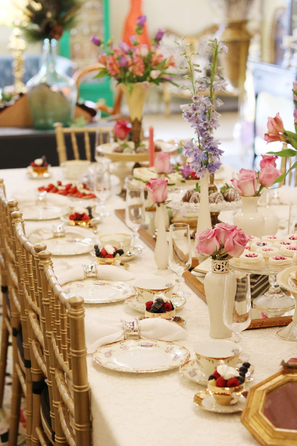 The Perfect Vintage Tea Party - Darling Darleen | A Lifestyle Design Blog
