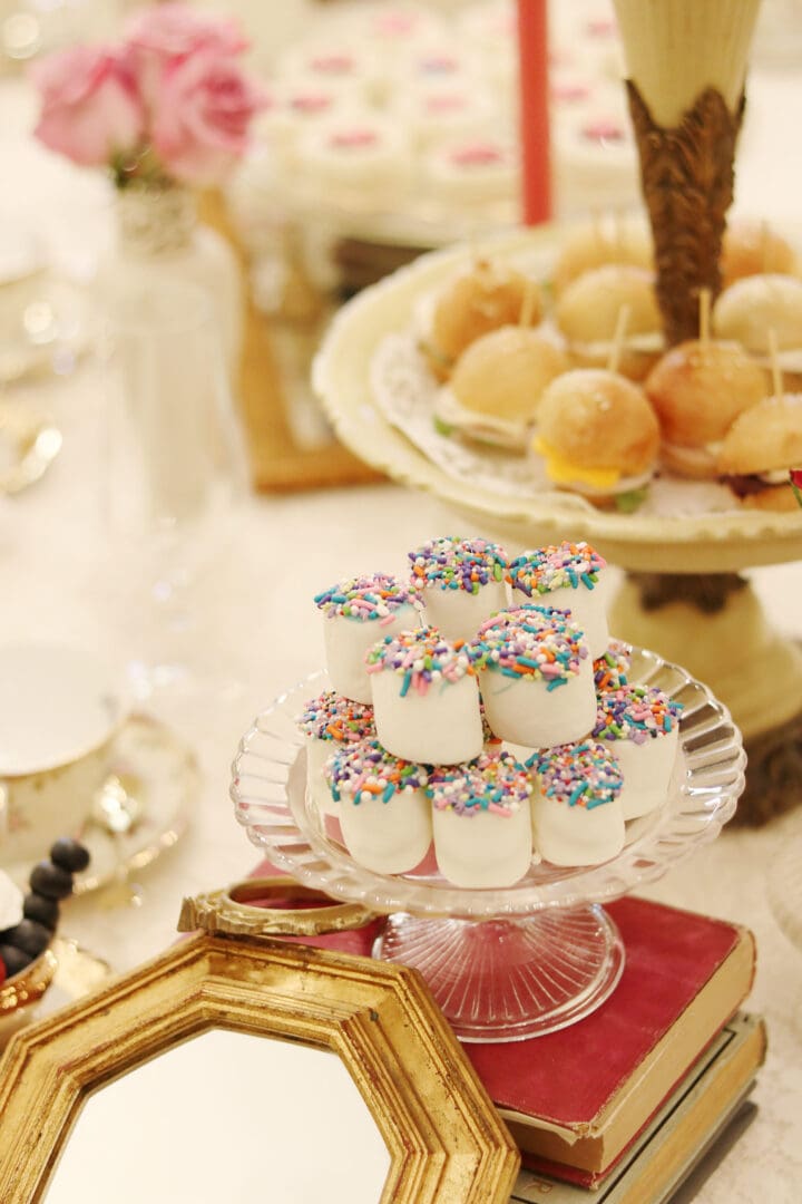 The Perfect Vintage Tea Party - Darling Darleen | A Lifestyle Design Blog