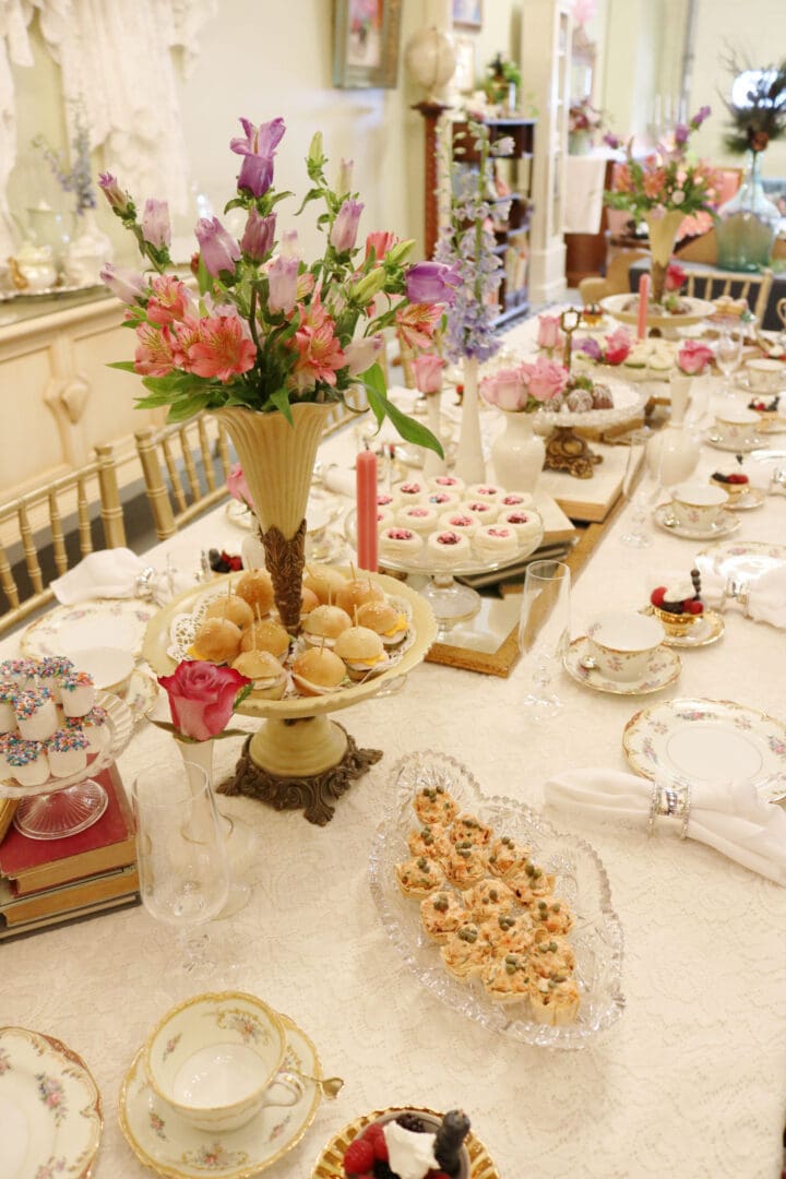 The Perfect Vintage Tea Party - Darling Darleen | A Lifestyle Design Blog